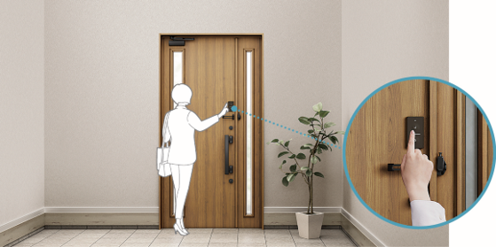 玄関ドア基幹シリーズの防犯性を向上。「FamiLock」の機能拡大により、“閉め出し”や“戸締り忘れ”を撲滅へ｜Newsroom｜LIXIL