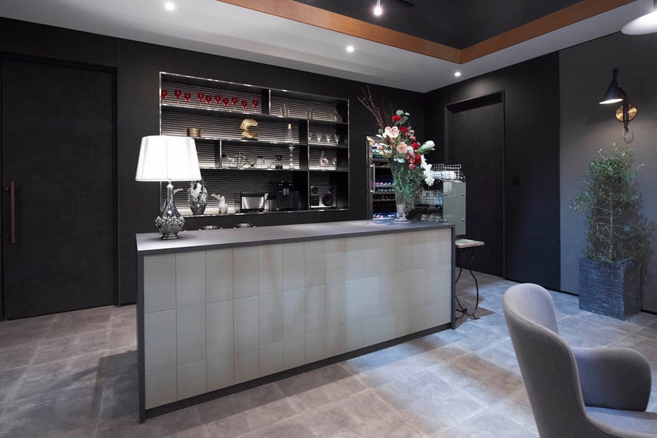 10月スタートのTBS系金曜ドラマ「フェルマーの料理」に美術協力｜Newsroom｜LIXIL